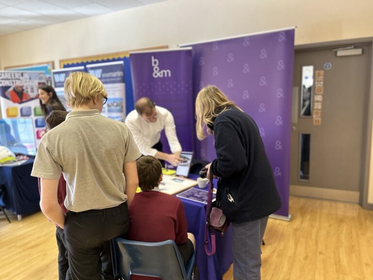 b&m Goes to School - b&m